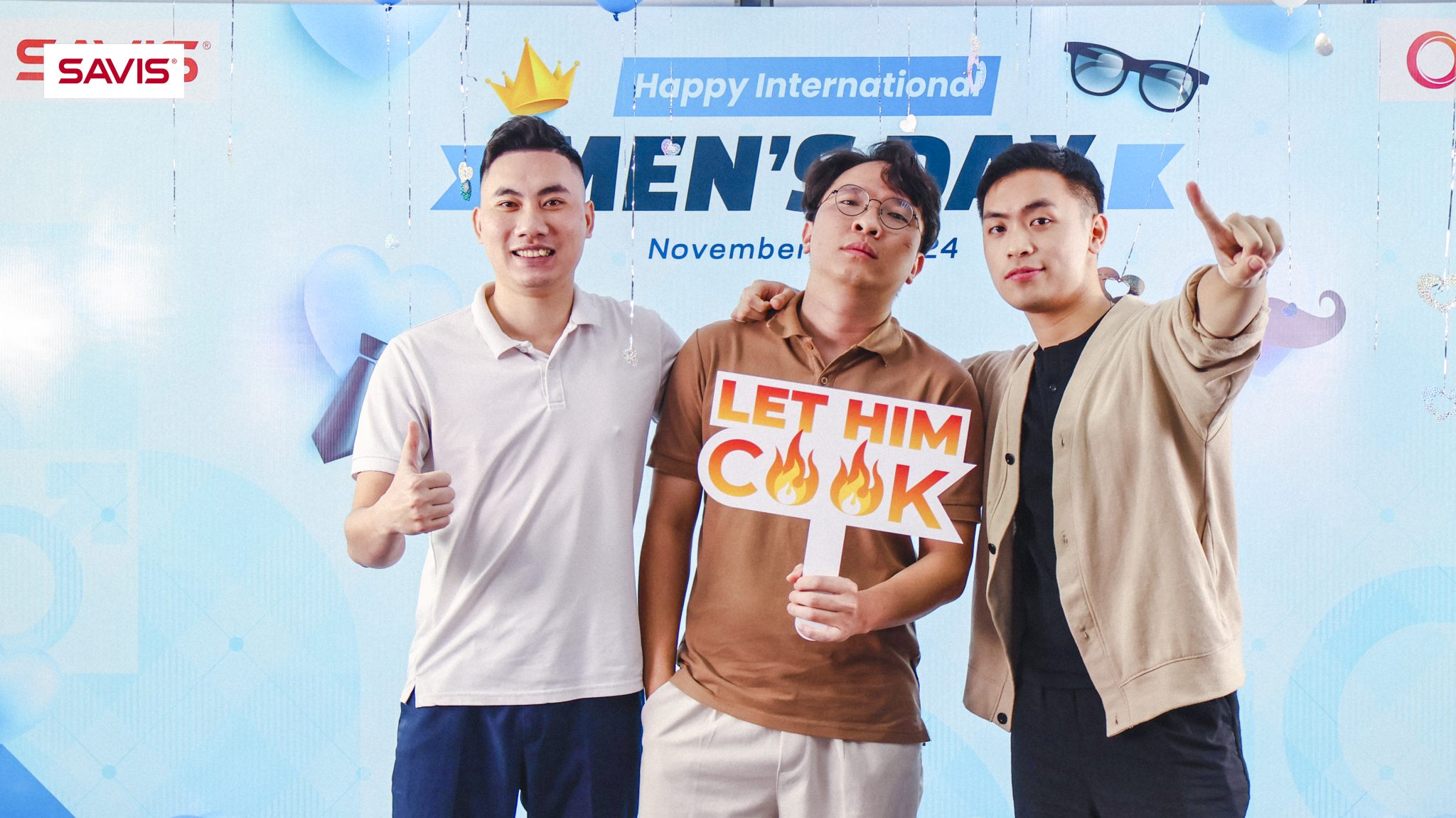 Vui “đỉnh nóc, kịch trần” tôn vinh các soái ca SAVIS và chúc mừng sinh nhật thành viên tháng ...