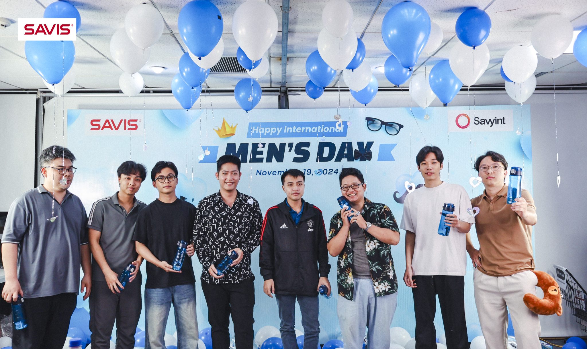 Vui “đỉnh nóc, kịch trần” tôn vinh các soái ca SAVIS và chúc mừng sinh nhật thành viên tháng ...